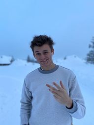 Alex McCurry - Wikitia