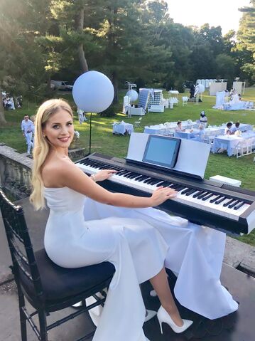 Anna Demis - Wikitia